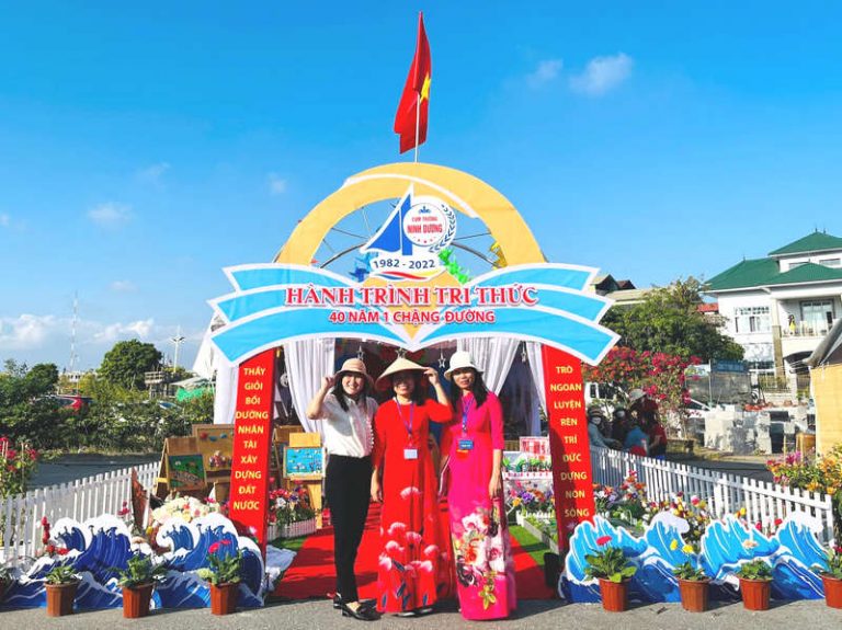 Mẫu cổng trại đẹp ngày 20/11 sáng tạo, ấn tượng